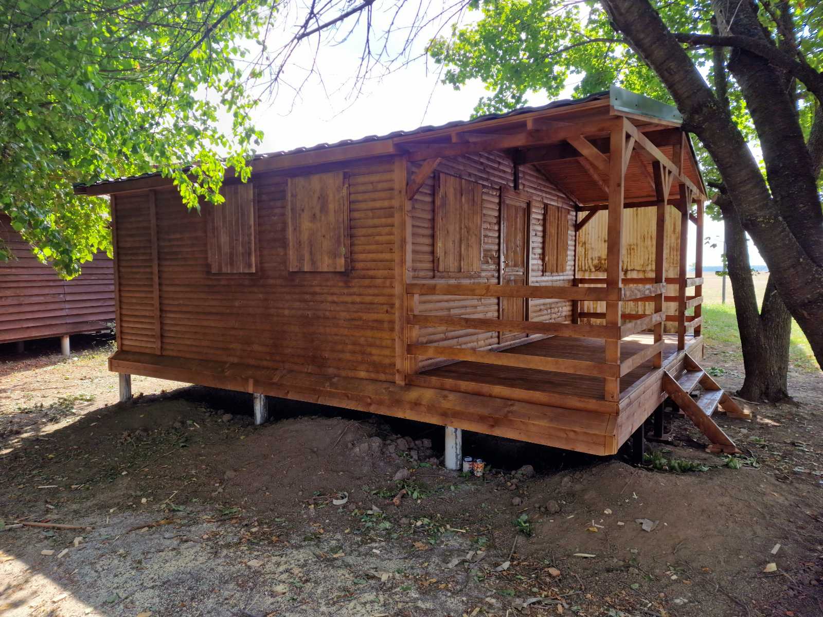 Model BNG 9 Dimenzije 5,5x5m + trem 2×5,5m, unutra pregradni prostor za ...